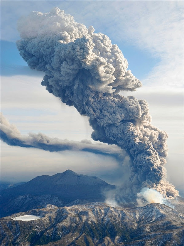 Eruption of Shinmoedake Volcano | Amusing Planet